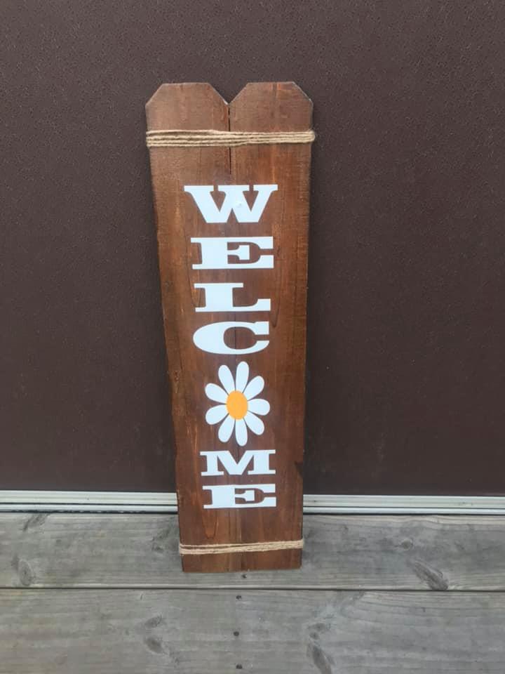 welcome sign with daisy – Backroad Wood Work & Boutique,LLC